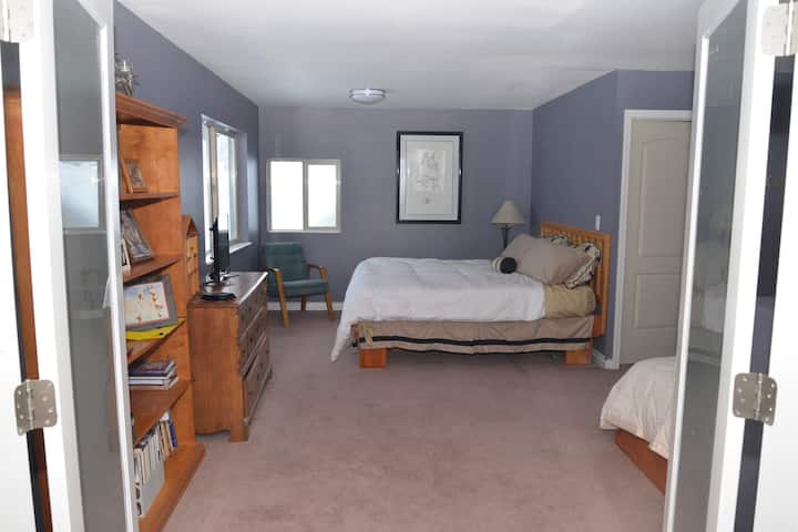 All Alaskan Denali Suite, 1 King, 1 Twin, + Bathrm - Valdez, AK