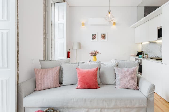 Indulge Porto Apartment In Renovated 19th-century Building - Porto