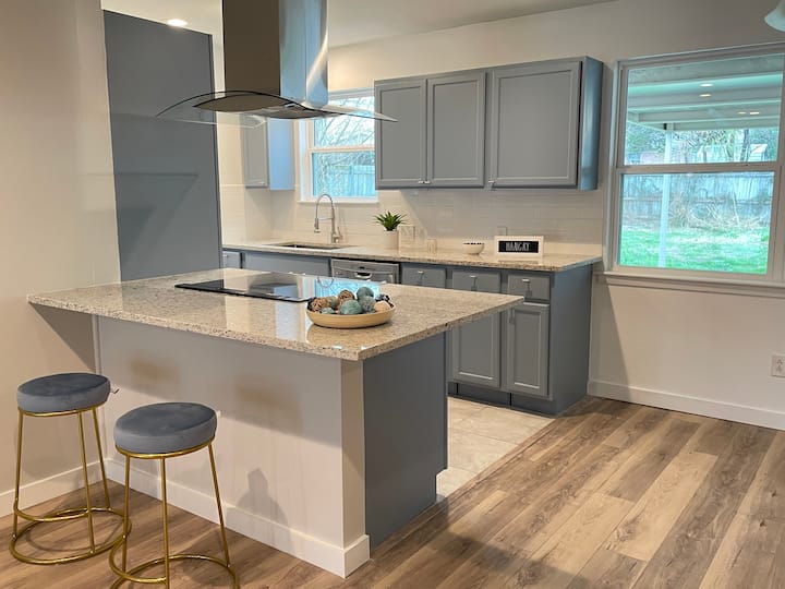 Beautiful Renovated Open Space Full House - Mesquite, TX