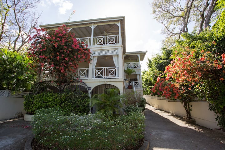 Idyllic Beach-access Apartment - Barbados