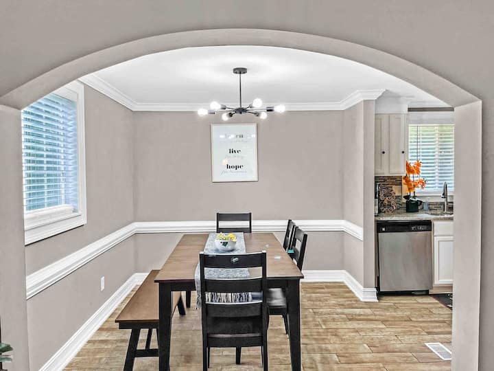 Modern Retreat W/ Fenced Yard  – By Carowinds! - Charlotte, NC