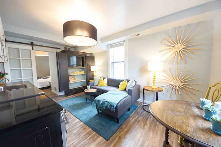 Quaint Space - Near Downtown & Broncos Stadium - Denver, CO