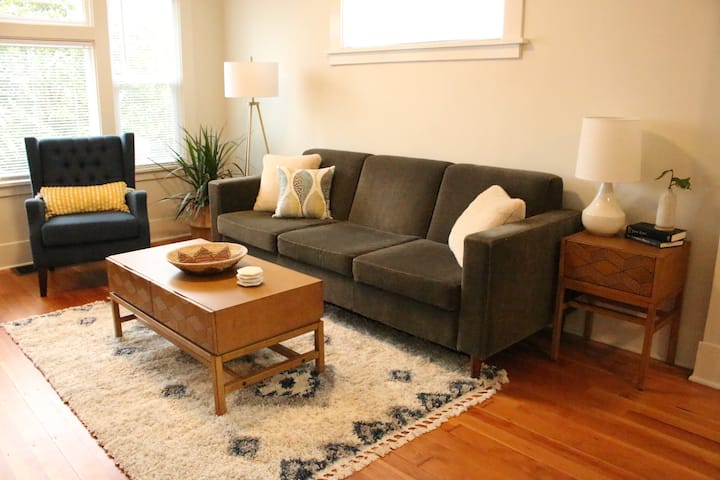 Modern Two Bedroom House Centrally Located - タコマ, WA