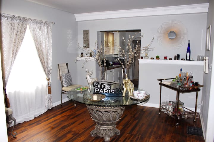 The Downtown Commodore Cottage House - Grand Rapids, MI