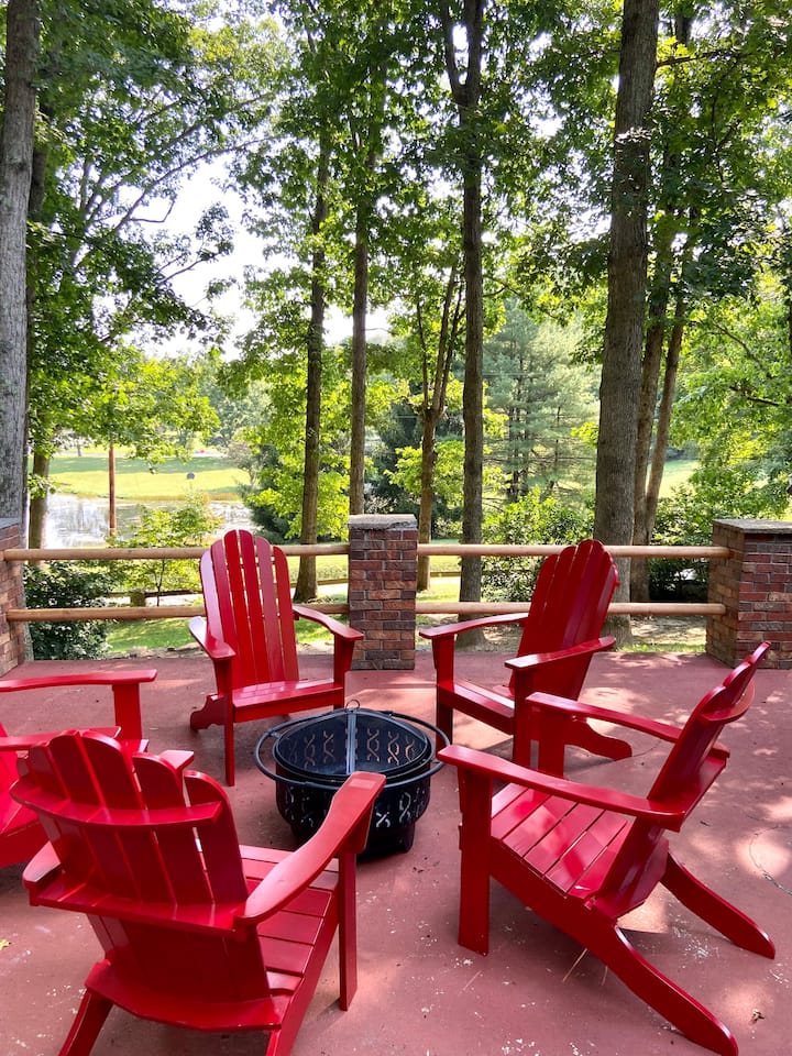 Spacious New River Gorge Retreat - 5 Bedroom - Fayetteville, WV