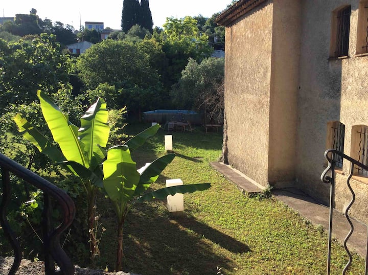 Premier éTage De Villa Avec Jardin à Grasse - Grasse