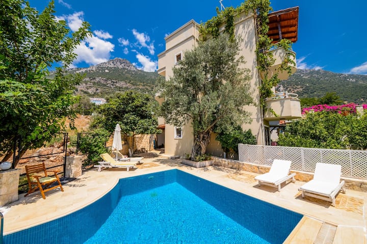 Esin Apart Kalkan - Turkey