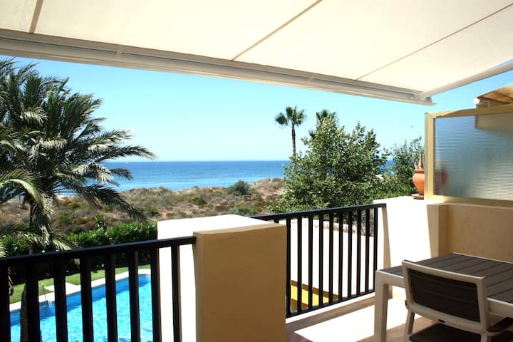 Apartment Located On The Beachfront, With Splendid Sea Views. - Marbella