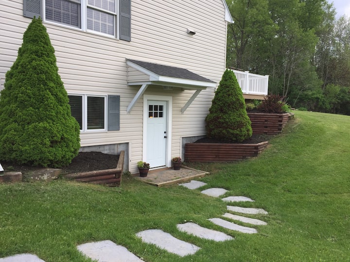 Close To Colgate - Renovated Apt; Private Entrance - Hamilton, NY