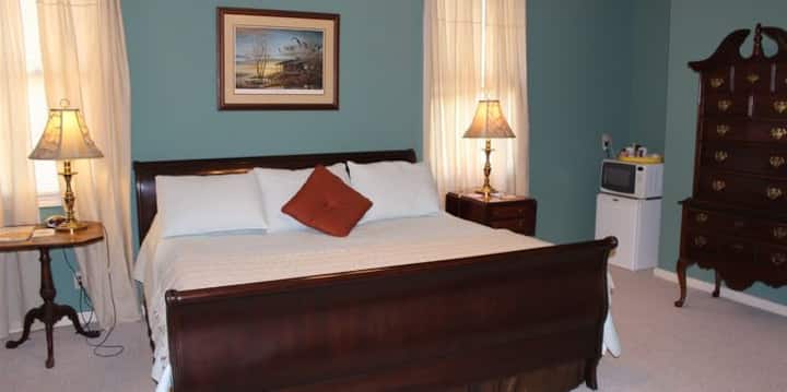 Taste Of The Country Suite - (Upstairs) - Johnson City, TX