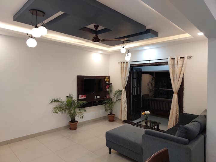 Cozy 2bhk Apartment With Swimming Pool At Candolim - Goa