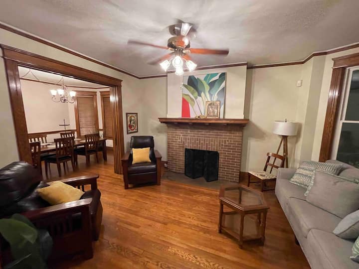Cozy Room W/ Walk-in Closet, Hot Tub And Coffee! - Albany, NY