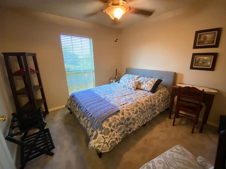 Mansfield Getaway By Big League Dreams & Hot Tub - Mansfield, TX
