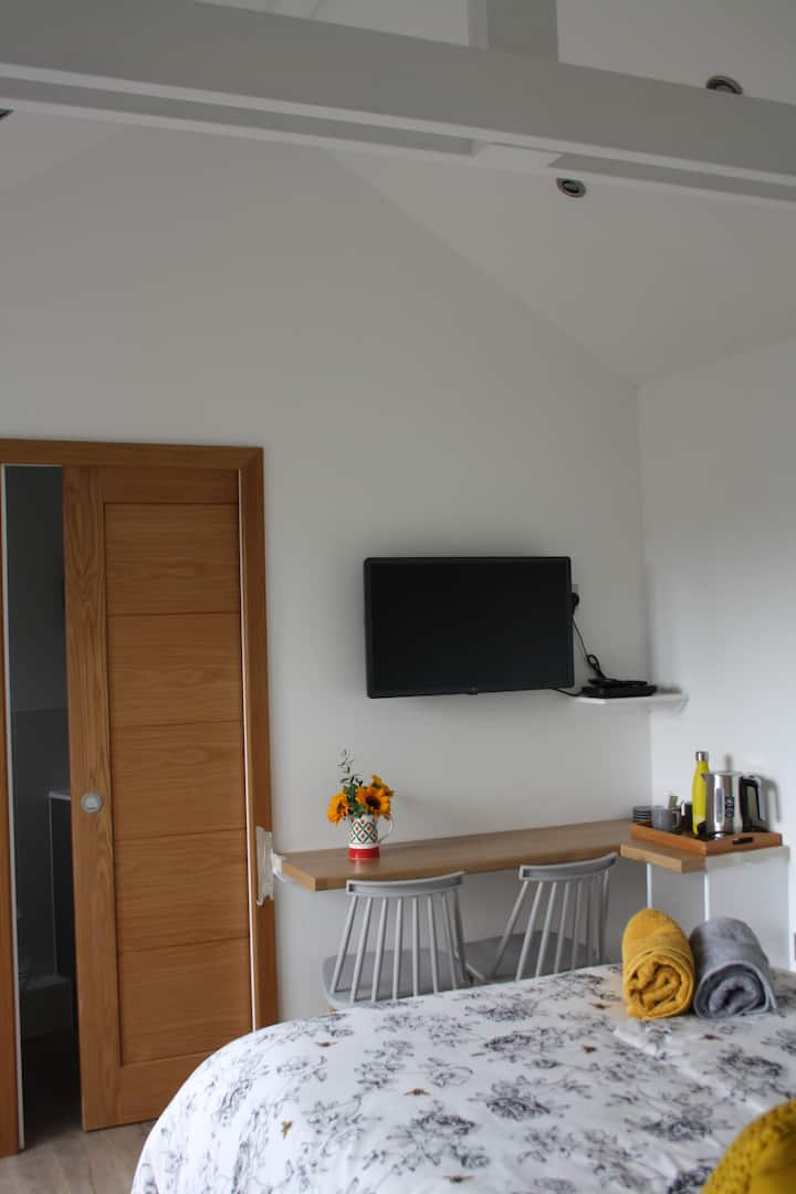 Hidden Gem, New Private En-suite Double Guest Room - Isles of Scilly