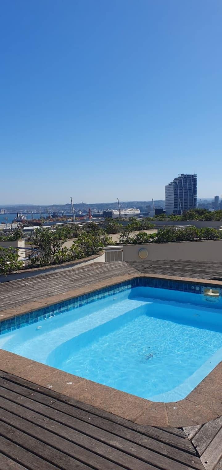 Expansive & Awesome Penthouse. - Durban