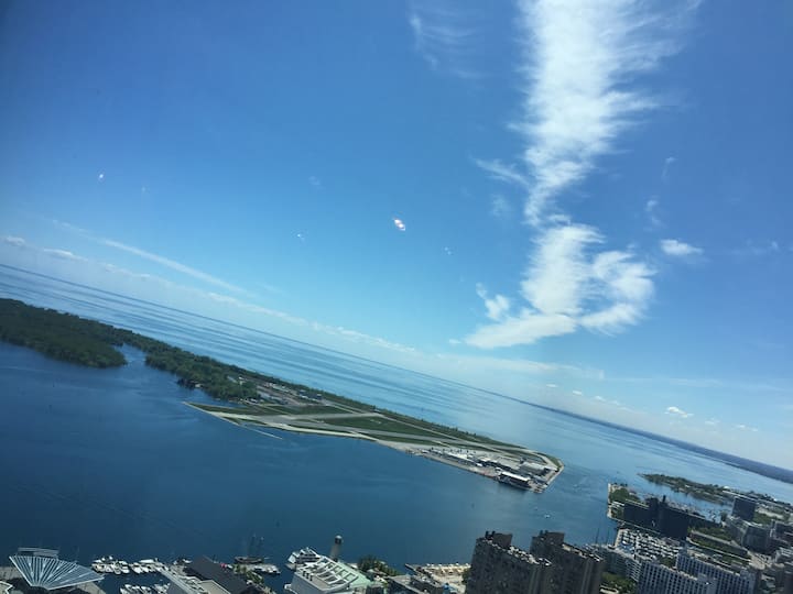 Executive Suite: Best View Of Cn Tower And Lake. - Toronto