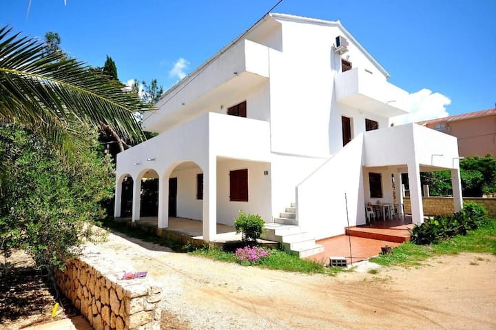 Novalja Apartments - Caska