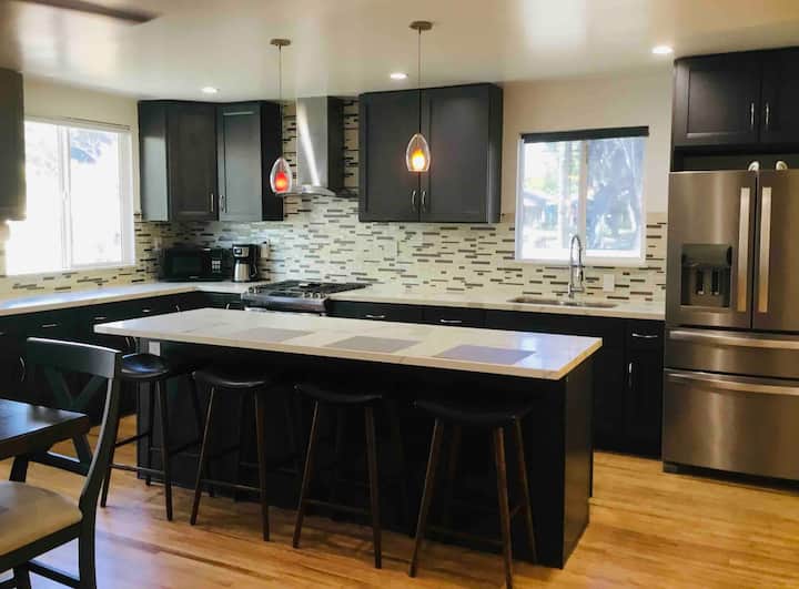 Capecodhomelaxsofispacexbeaches - Torrance, CA
