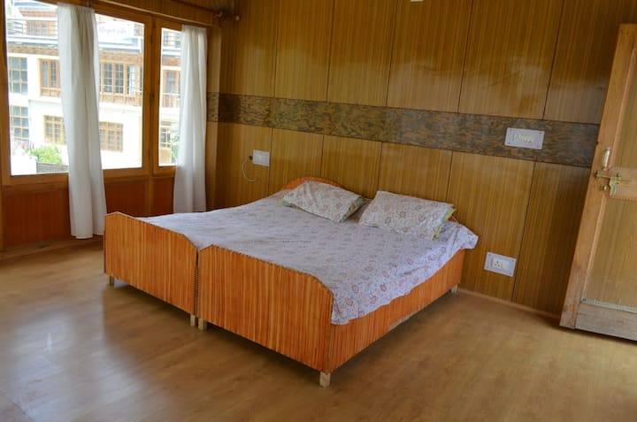 Royal Nangso Guest House, Nr. Leh Market - Leh
