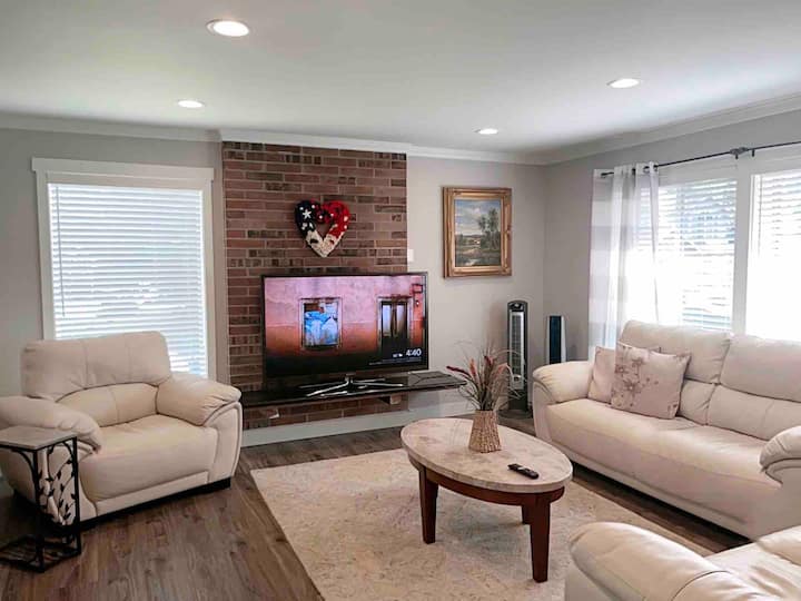 Prime Luxury Home~in Prime Bellevue- 4 Bed. - Bellevue, WA