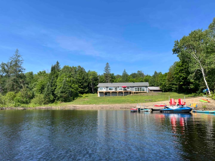 Lakefront Renovated Family Cottage On Lynx Lake - Ontario 60
