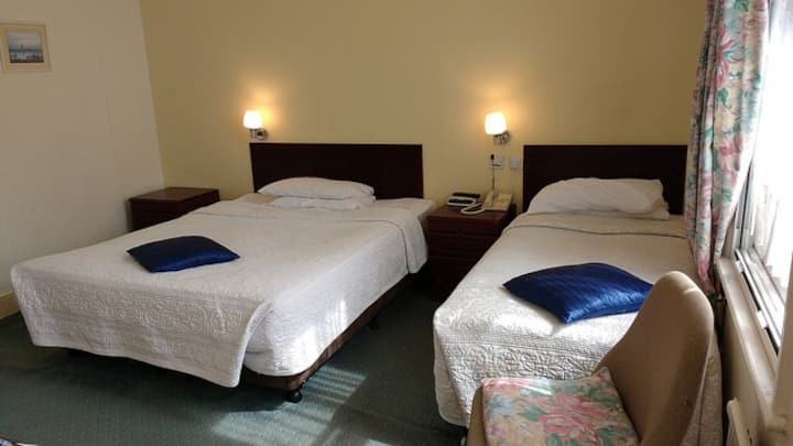 Central Oxford Family Room, 2 Beds, Private Bath - Oxford