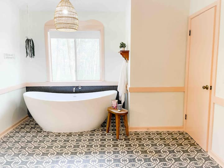 Modern Boho Cabin W/ 75” Soaking Tub Near Helen Ga - Sautee Nacoochee, GA