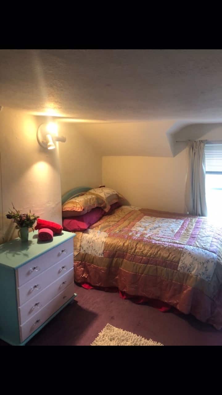 Room To Let Medium/ Long Term Let - Welshpool