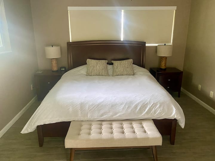 King Size Bed In A Peaceful House (Kitchen & Pool) - Cutler Bay, FL