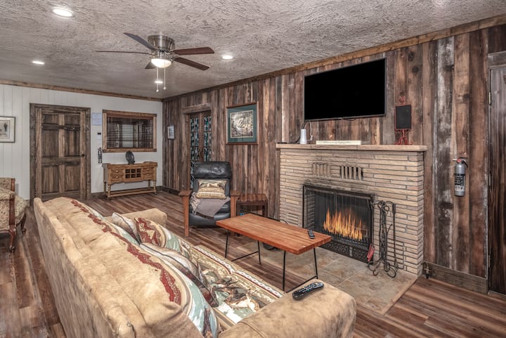 "Who's On First" - Close To Midotwn, Fireplace - Ruidoso, NM