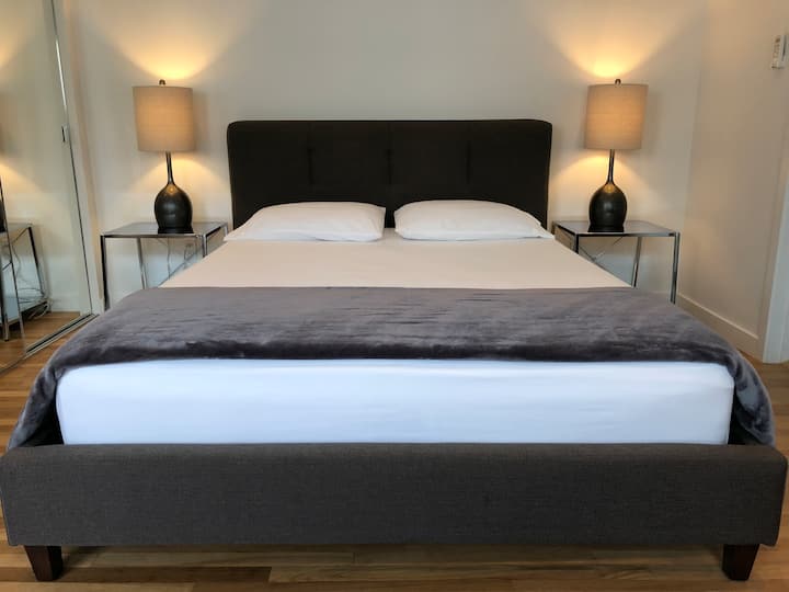 Captivating Luxury Studio - Burbank, CA