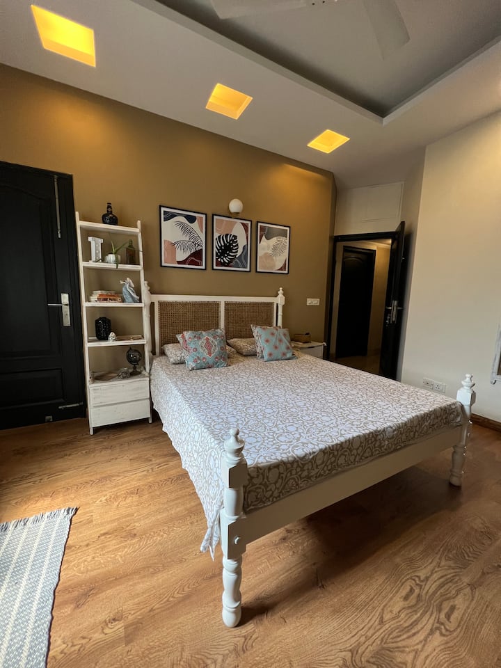 The Lush Homes 2bhk J Block Cr Park - New Delhi