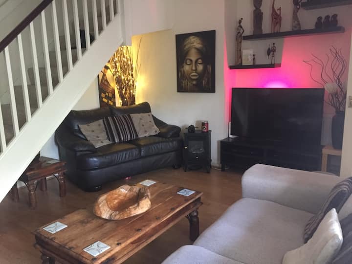 Perfect Location In Beautiful Cardiff - Cardiff