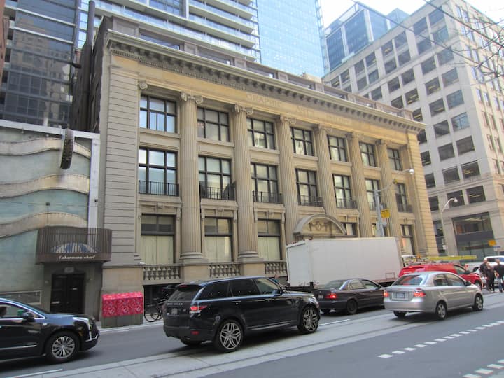 Executive Studio In Financial District - Toronto