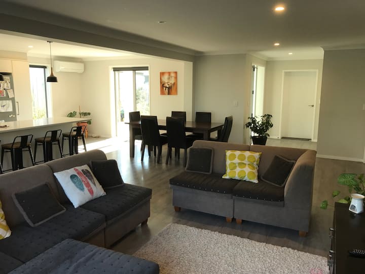 Family Beach House - Mount Maunganui