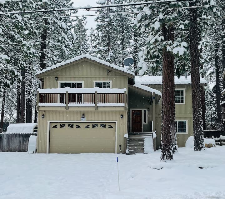 4br|pets Ok!| Trails Out Front Door| 10m To Casino - South Lake Tahoe, CA
