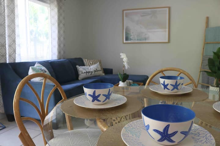 Charming Oceanfront Retreat Steps From Beach - Pompano Beach, FL