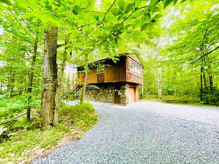Cabin/treehouse In The Poconos - Arrowhead Lake, PA