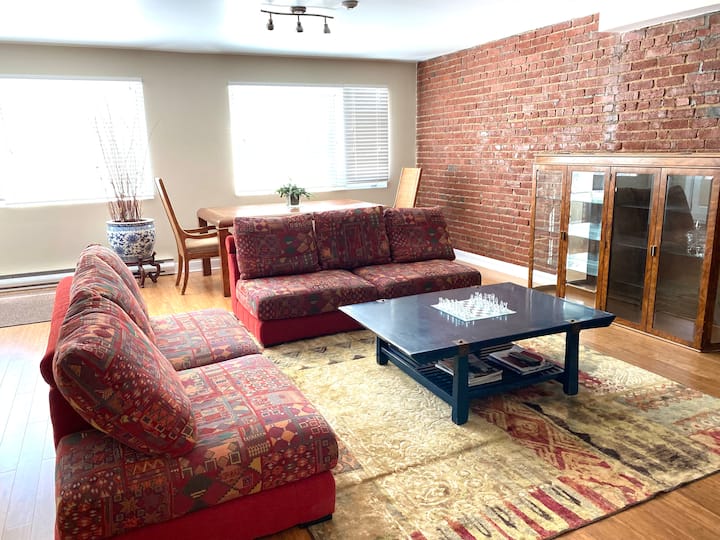Historic 2br Gem In Downtown Golden Square Mile - Montreal