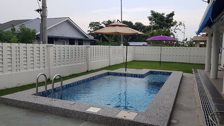 Felicia Pool Homestay @ Bandar Putera 2 Klang - Telok Panglima Garang