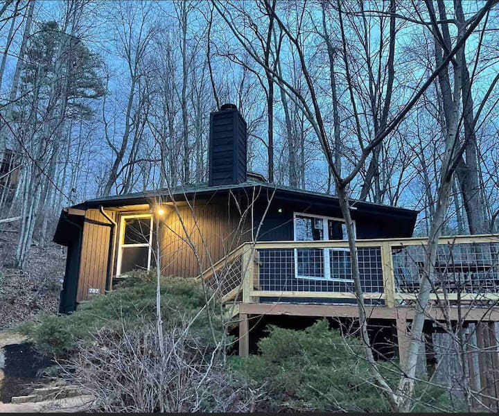 Game Night~games~hot Tub~partial View - Gatlinburg, TN