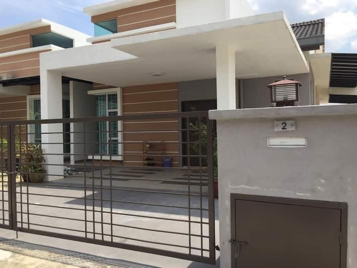 Jm Homestay
Semi D Deluxe - Jenjarom