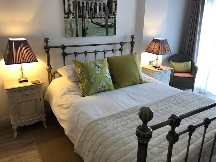 Cosy Self Contained Private Suite,with Parking. - Cheadle