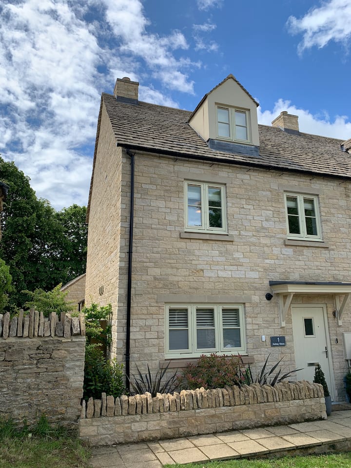 Cotswold Charm With Everything On Your Doorstep - Moreton-in-Marsh