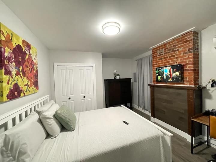 Leighton Haven - Sylvan Lake, Burlington