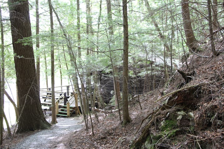 Waterfront Housekeeping Charming Cabin - Pets Ok - Saranac Lake, NY