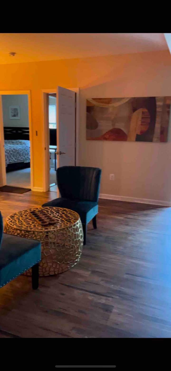 Ensuite Bedroom In Centreville, Private Entrance. - Manassas, VA