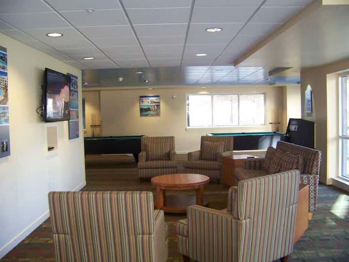 2 Bedroom Condo @ Seaside Oceanfront Resort W/pool - Cannon Beach