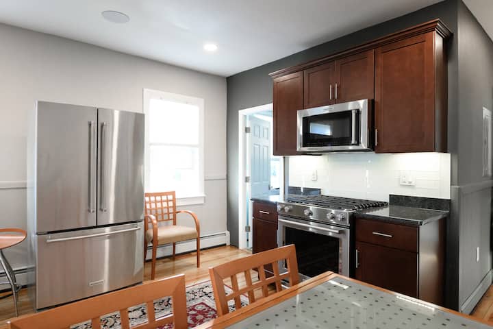Amazing Second Floor Apartment 2br - Providence, RI