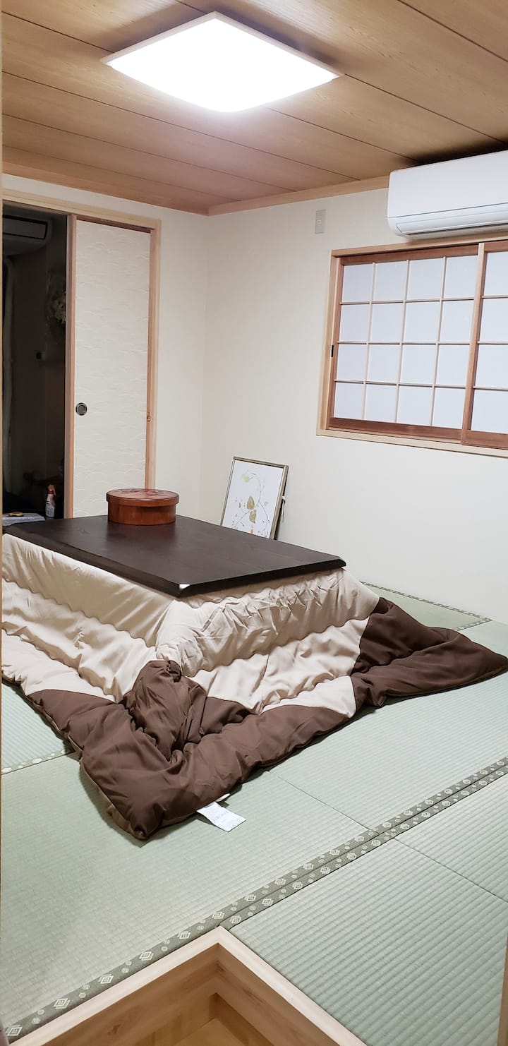 ご家族でゆっくり楽しめる定員4名の和室、洋風リビング、専用トイレ・バス付き - Nagasaki
